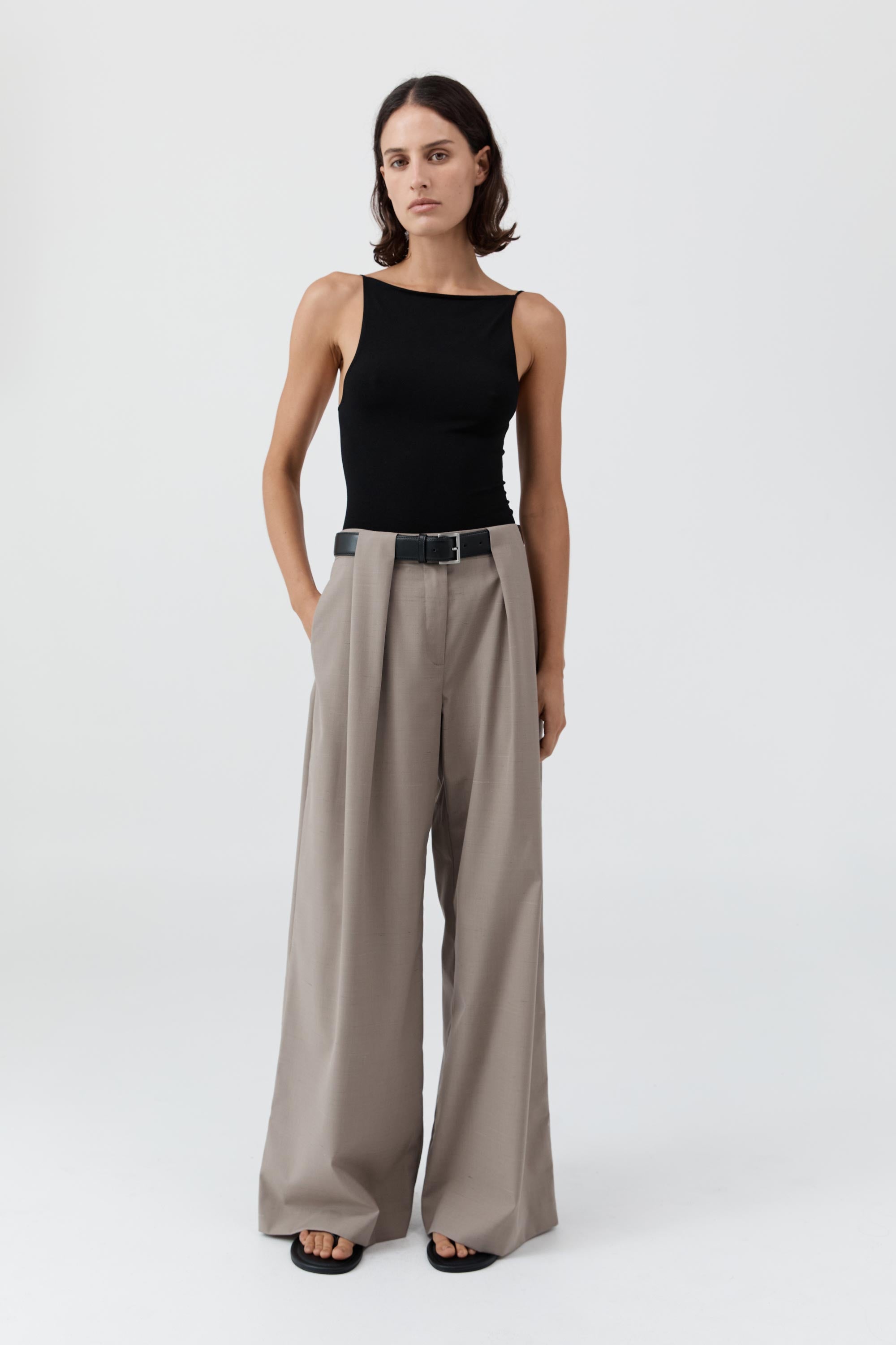 St. Agni | Pleat Loop Pants - Mousse